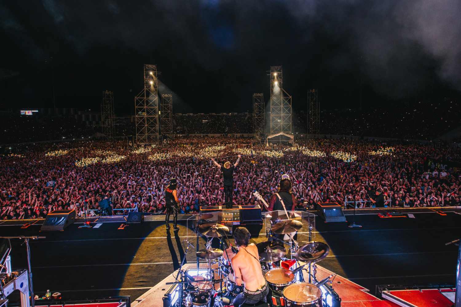Guns N’ Roses cumple en El Salvador con un concierto emotivo y deleita ...