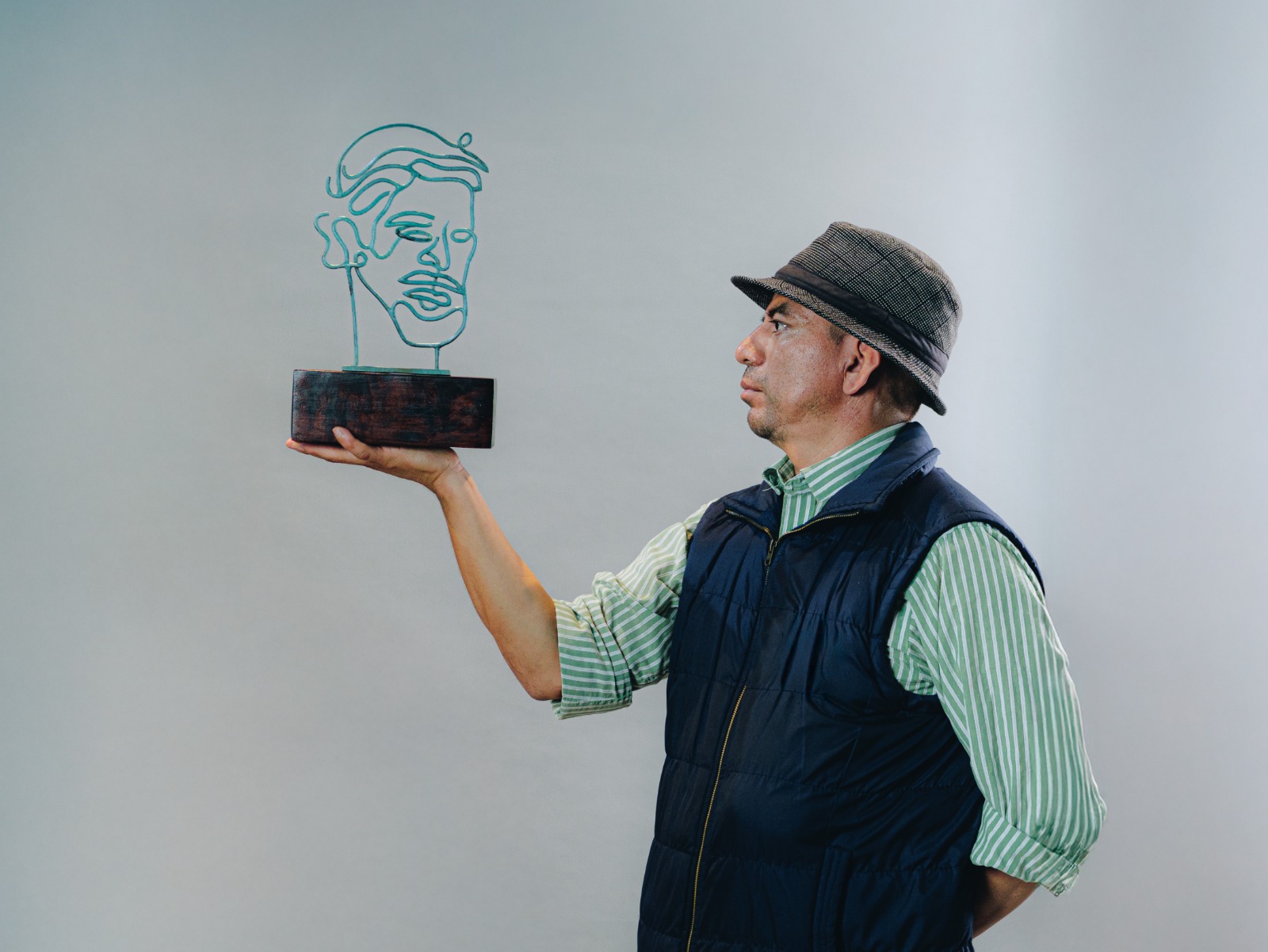 Giovany Coxolcá es reconocido con el premio Monteforte Toledo con una novela que conmueve ...