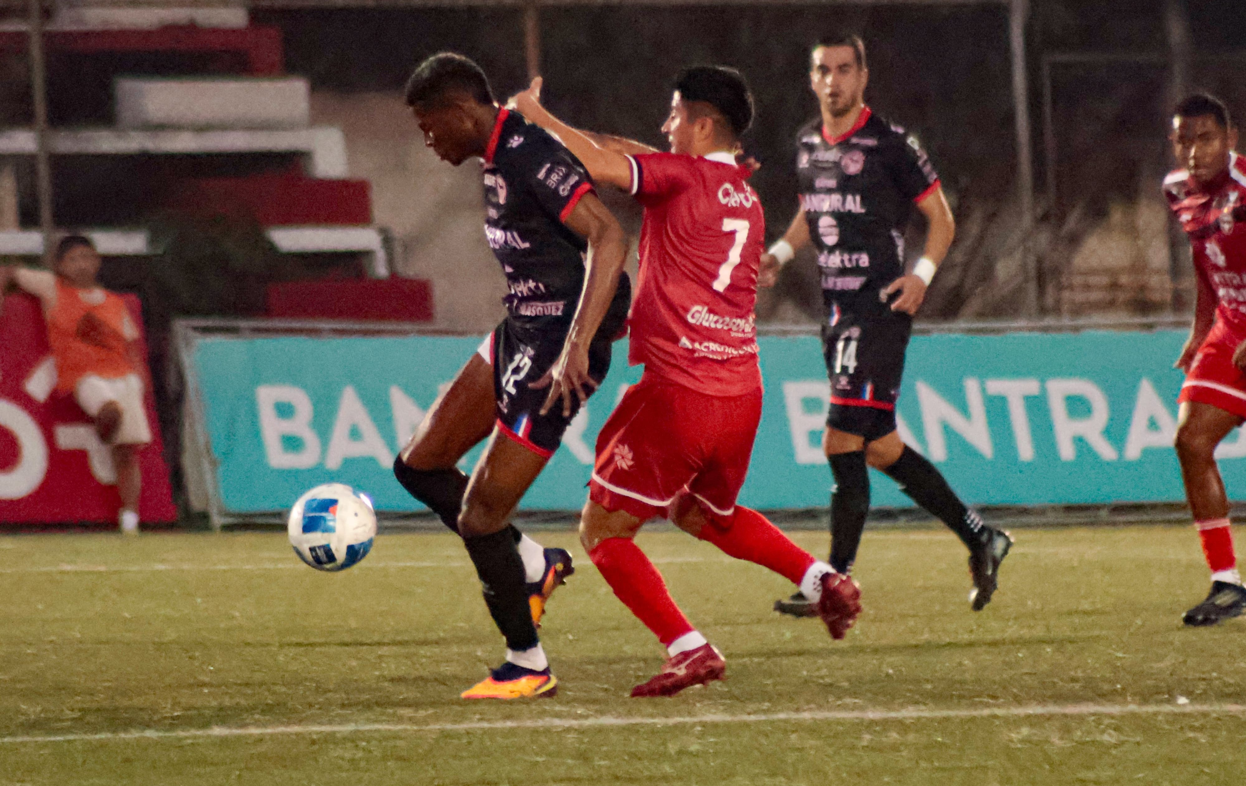 Frank de León le da la victoria a Malacateco con un golazo ante Xelajú