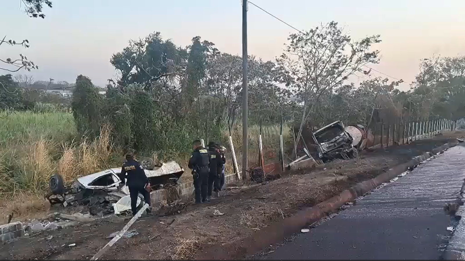 Tráiler sin frenos provoca choque múltiple y deja tres muertos en la ...