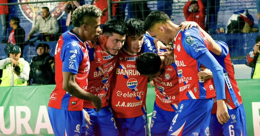 Xelajú aprovecha la localía y vence 2-0 a Mictlán en el cierre de la ...