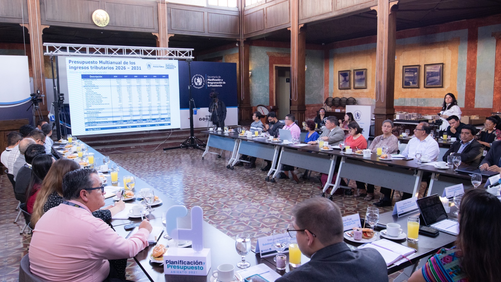 SAT y Banguat presentan las bases macrofiscales para elaborar el ...
